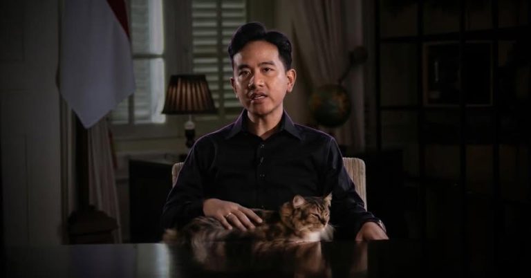 Perempuan Masih Ingat Kucing Gibran daripada Pesan AI-nya